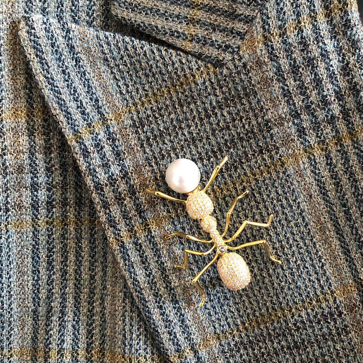 AN ANT BROOCH WITH PEARL EGG – Shagmelbourne